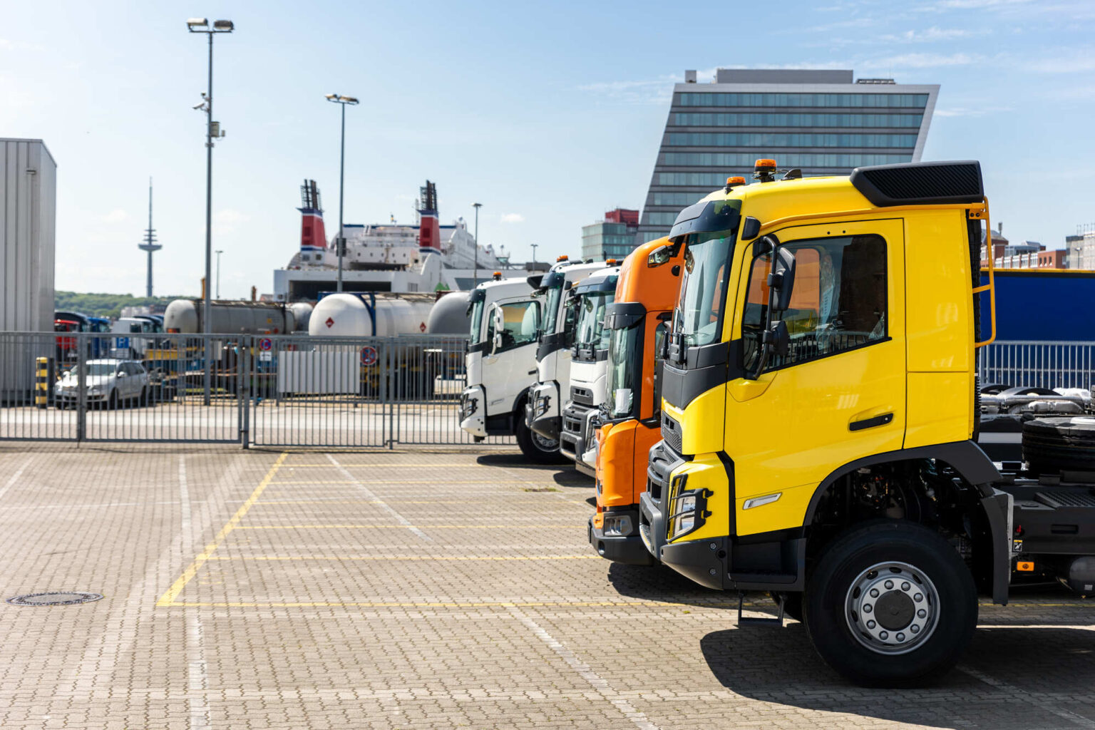 Do you transport goods? Let's take a closer look at CMR insurance.